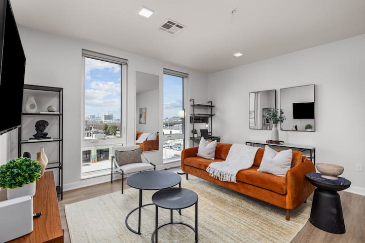 The Burnt Sienna | Cozy Centrally Located| Midtown - St. Louis, MO