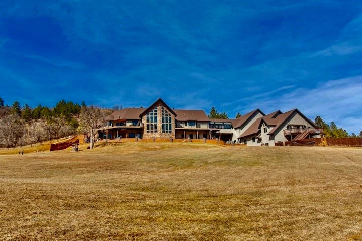 The Hideaway at Crook Valley - 17 Acres of Luxury! - Houses for Rent in ...