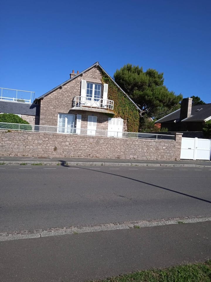 Jolie Maison Face à La Mer - Erquy