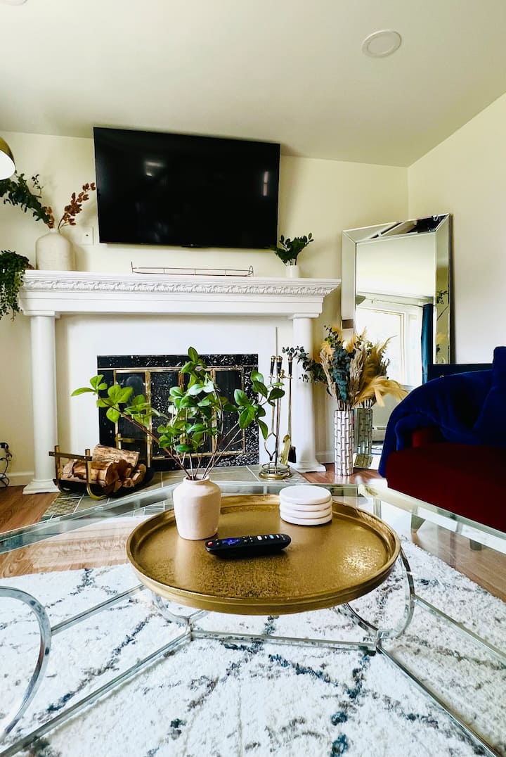 The Newington Pool House - New Britain, CT