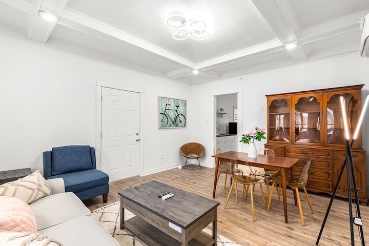 North End Treasure. Beautiful 2 Bedroom Apartment - Michigan