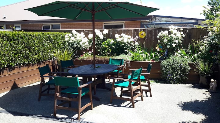 Modern Home Location 2 Mins From Town - Motueka