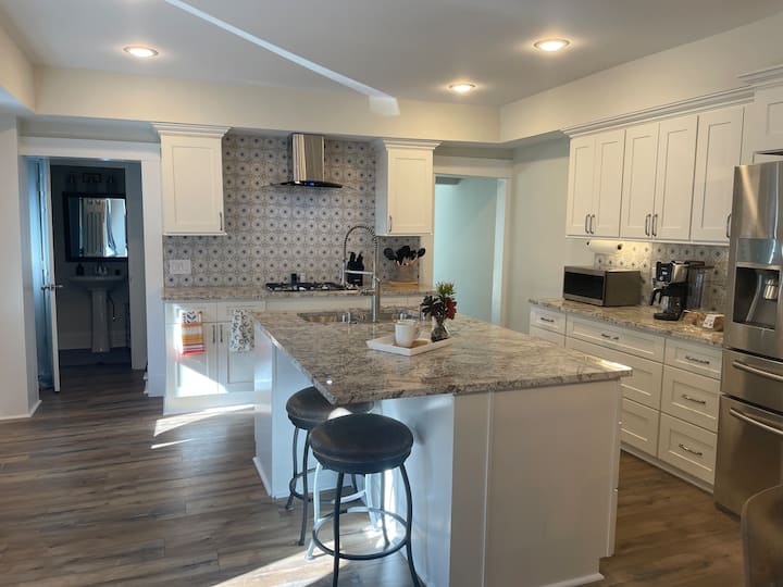 The Lakeman, Cheerful 3 Bedroom Northside Home - Cincinnati