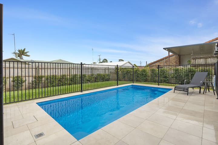 Beach House With Pool, Pets Welcome! - Coolum Beach