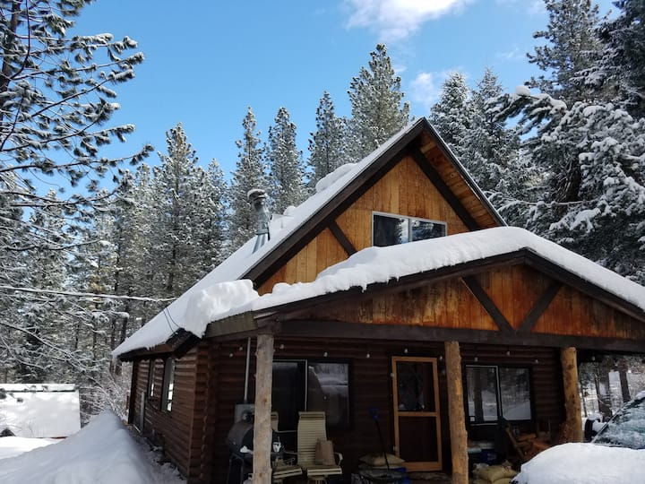 Comfortable, Quiet, Roomy Cabin - Garden Valley, ID