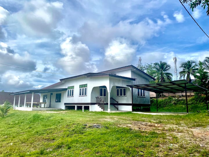 Homestay Angin Timur Marang 12+ Pax - Marang