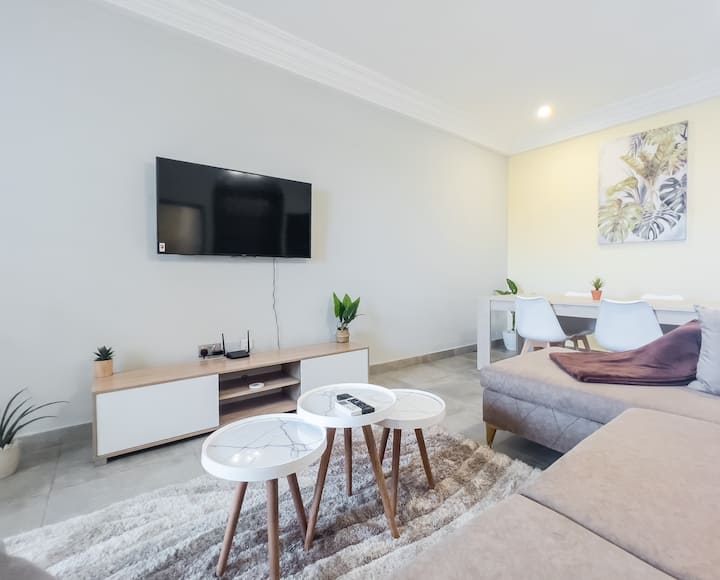 Great Location! 2-bedroom + Pool | East Legon - Accra