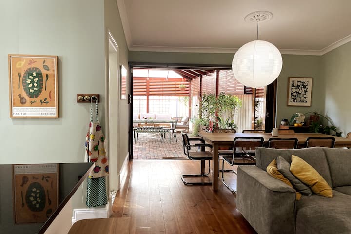 Family Friendly Home In Bowden - Enfield