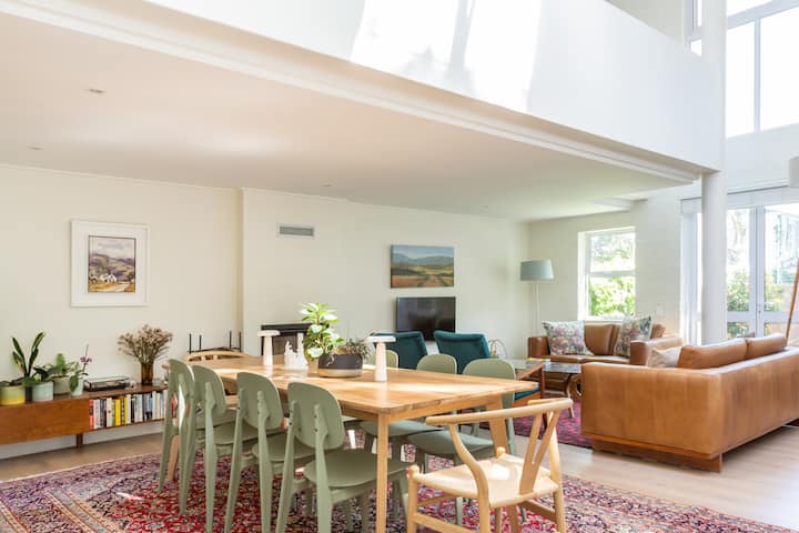 Spacious 4-bedroom Home With Pool - Claremont