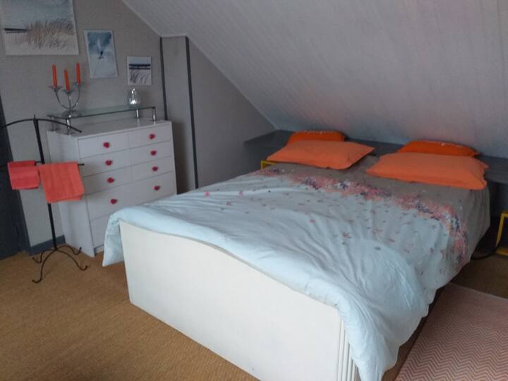 Sous Les Toits, Avec Cuisine Et Salle  De Bain. - Dunkerque