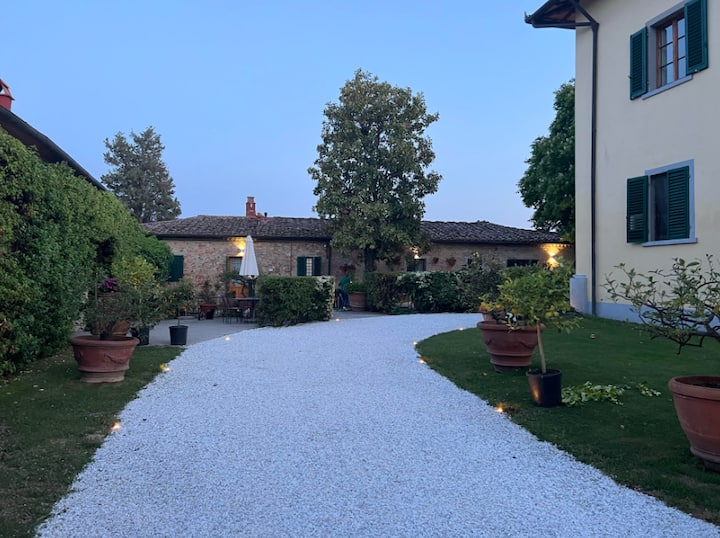 Tre Case In Fattoria Vitivinicola - Certaldo