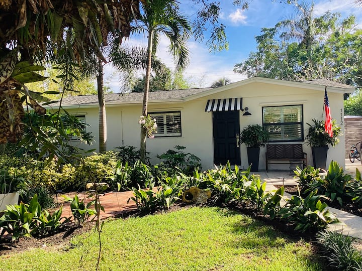 Cutest Bungalow In Naples. - Naples, FL