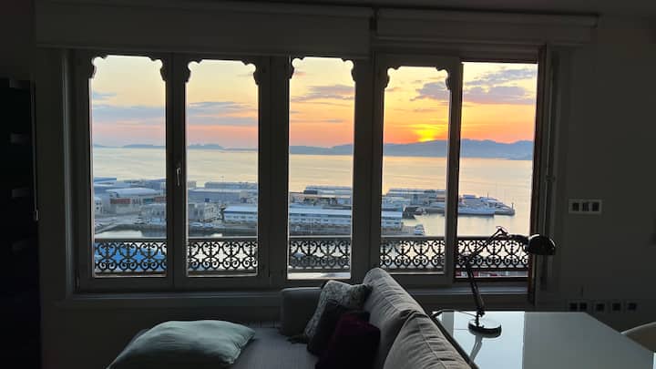 Centrally Located Luxury Penthouse With Bay Views - Vigo