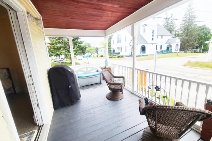 Large 4bd Apt Sleeps 10 Beach 7 Min Walk. Pets Ok - Biddeford, ME