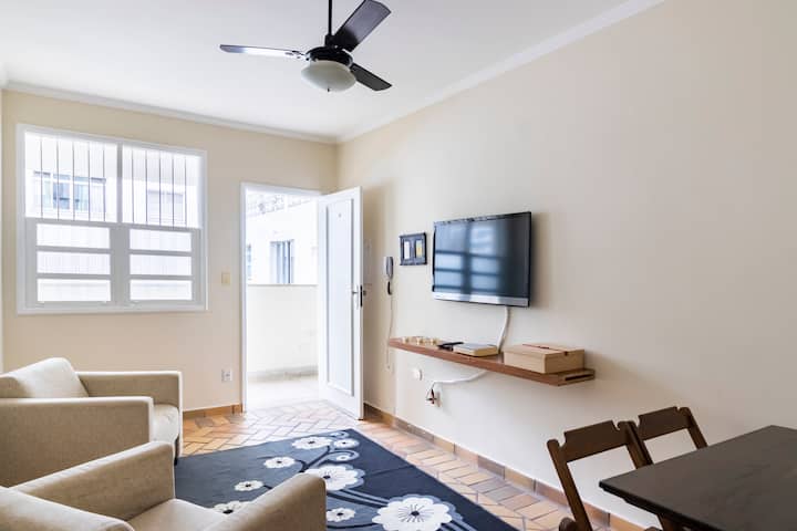 2 Quadras Praia Asturias E Tombo - Faça Tudo A Pé - サントス