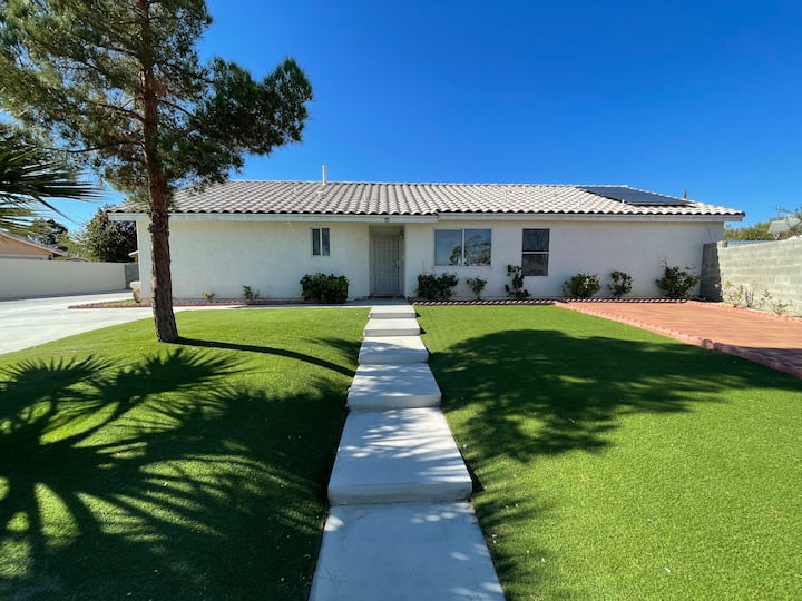 Brand New Remodel 4 Bedroom Home With Free Parking