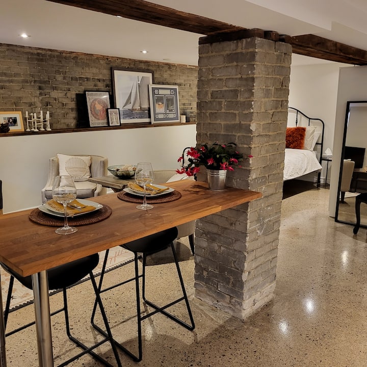 High Park/roncesvalles Private Basement Apartment - Toronto