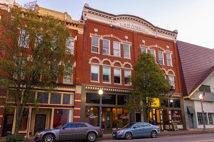 The 611 Loft. Central Downtown Location. - Roanoke, VA