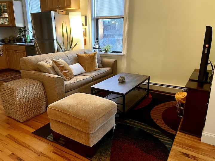 Cozy 3 Bedroom Apartment One Train Stop To Nyc