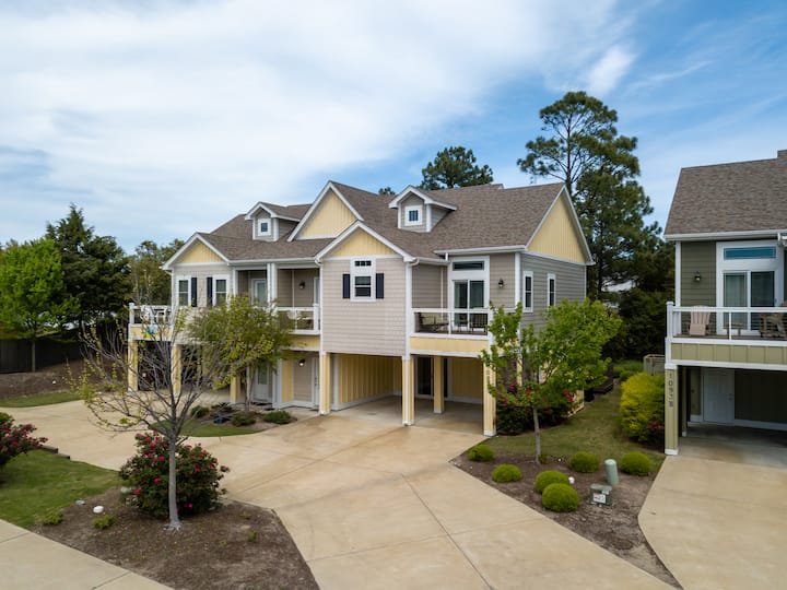 4 Bedroom T/h, Hot Tub, Short Walk To Beach - Corolla, NC