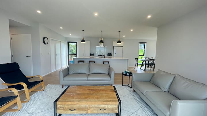 Brand New Home, Open, Spacious With Ocean Views. - Waipu
