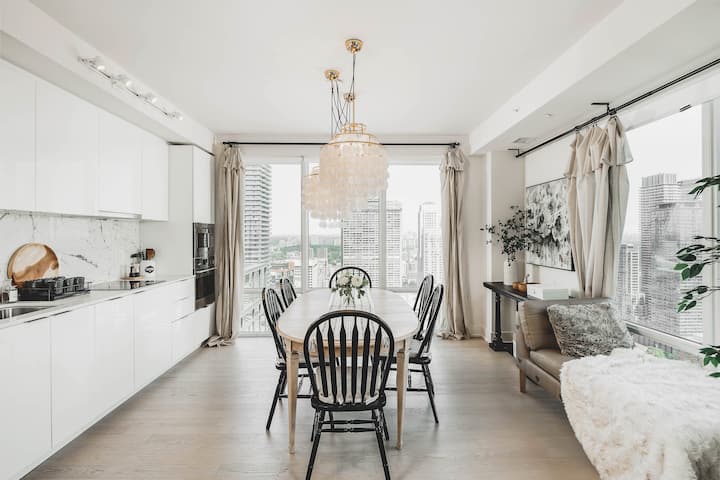 Toronto Low-penthouse Condo W/ Free Parking - Toronto