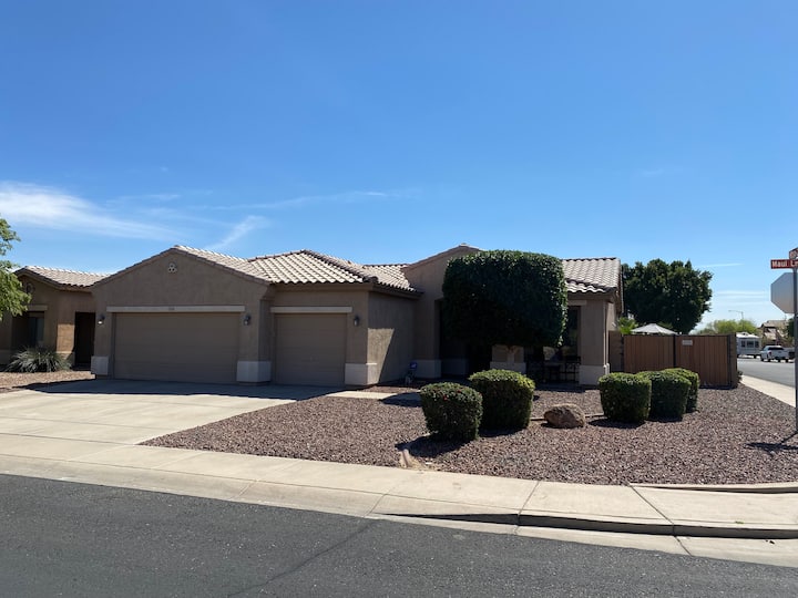 Cheerful 4-bedroom Home With Pool - Surprise, AZ