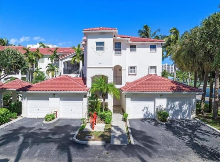 Apt W/water View, 5min To Beach And Aventura Mall. - Aventura