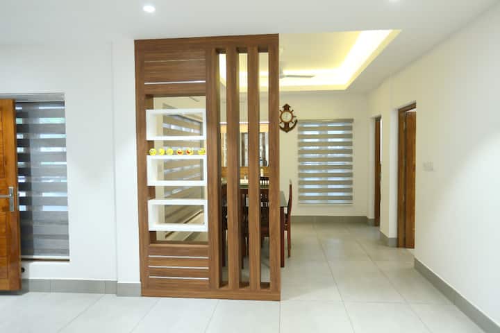Spacious Luxuary 6 Bedroom Villa With Garden - Cochin