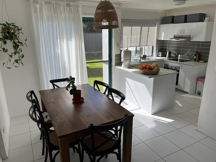 Cheerful Family House With Pool On The Complex - Coolangatta