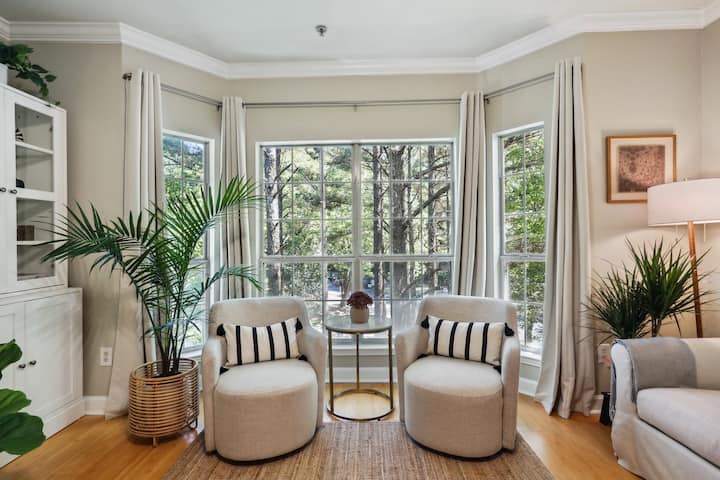 The Treehouse Apartment - Lovely 2br/2ba In Atl - Sandy Springs, GA