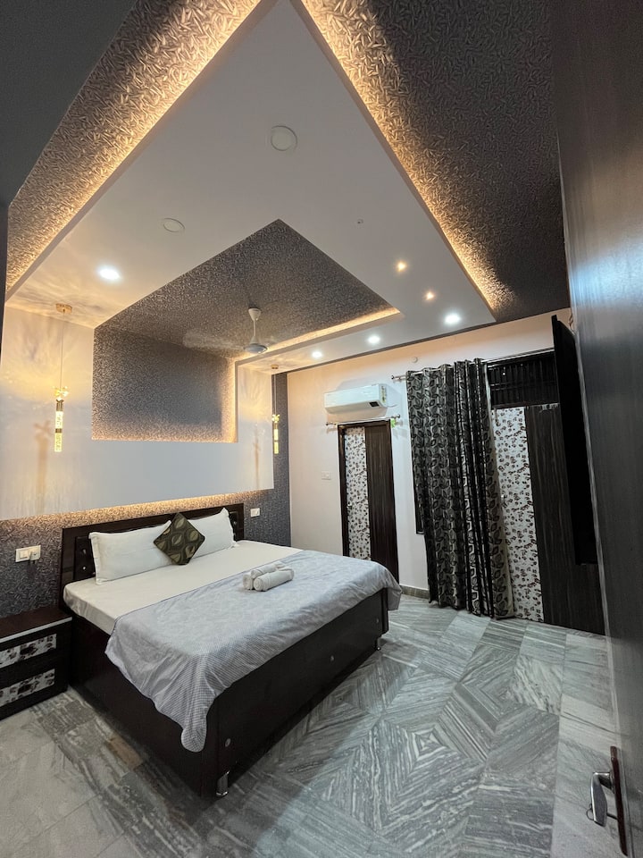 Leafy Paradise | Private Room |Super Luxurious - Lucknow