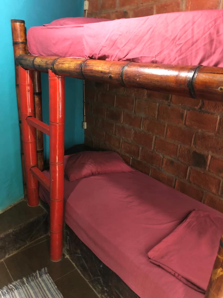 Habita. Privada Clase Económica-baño Compartido - Montanita