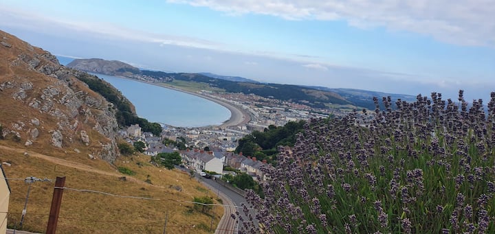 Ravens Lodge, Hot Tub, Sleeps 7, Spectacular Views - Llandudno