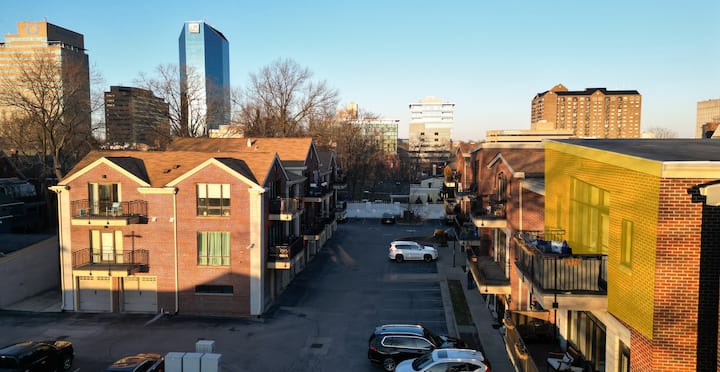 Luxury 2 Bedroom Condo Close To Downtown And Uk - Lexington, KY