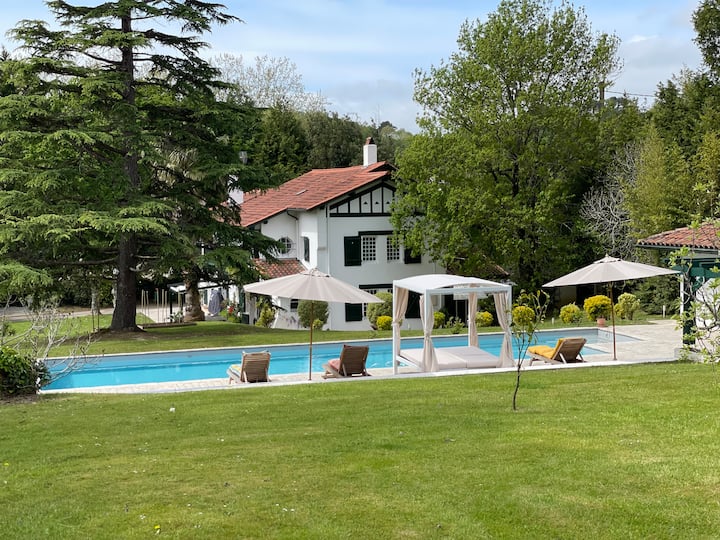 Demeure Avec Parc Et Piscine - Urrugne