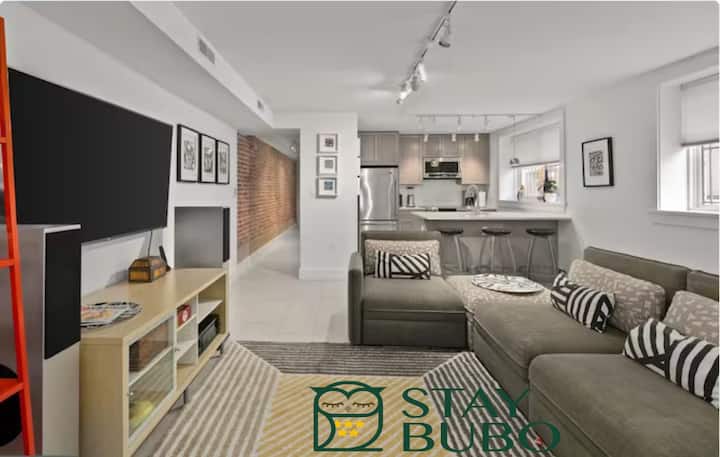 Dog-friendly: Street Parking+desk+fastwifi+50"roku - Washington, D.C.