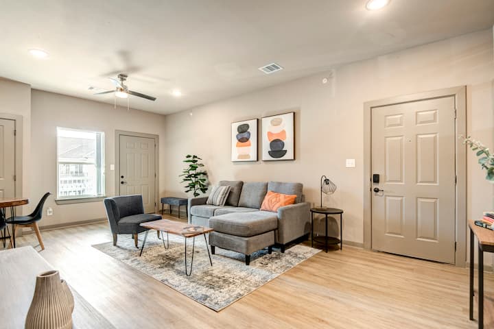 Cozycypress 2/2 Apt, Full Kitch, W/d, Freeparking! - Houston, TX