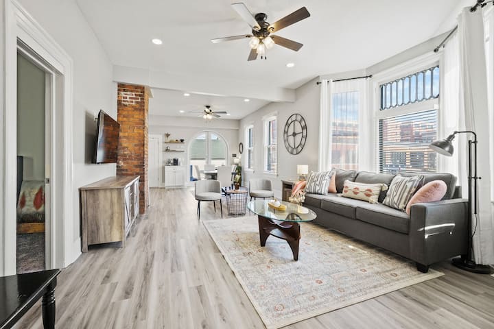 Tranquil And Modern Home Next To Electric Works - Fort Wayne, IN