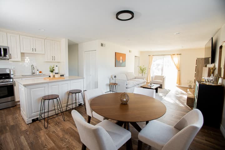 4 Bedroom Surf City Luxury Home - Huntington Beach, CA