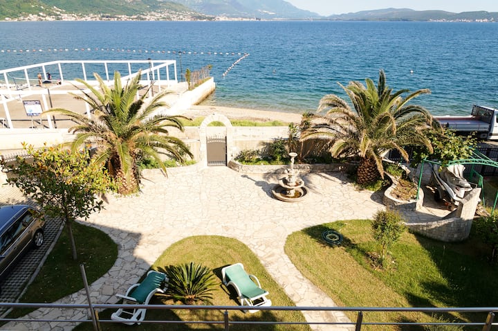 Seafront Apartments With Pool & Garden - Montenegro