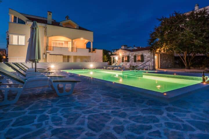 A3 - Modern Apartment By The Pool - Zadar