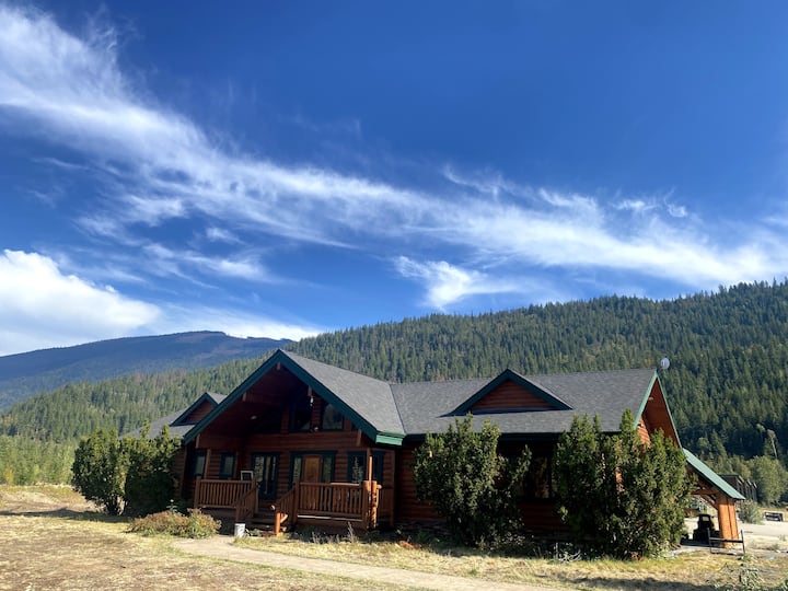The Hyde Out - Sicamous