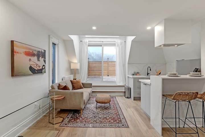 Stylish Loft | Walk To Liberty & Lake | W/ Parking - Toronto, ON