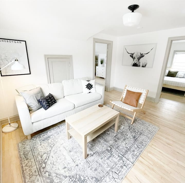 Cozy 2 Bedroom Upper Unit - Sheboygan, WI