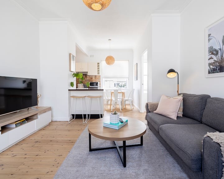 Bright Bondi Apartment, 200m To The Sand - Bondi Beach