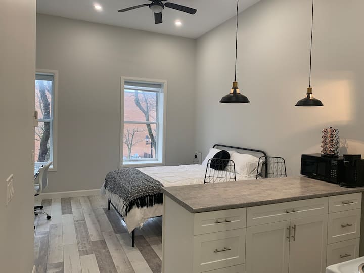 Cozy Downtown Loft - Chatham-Kent