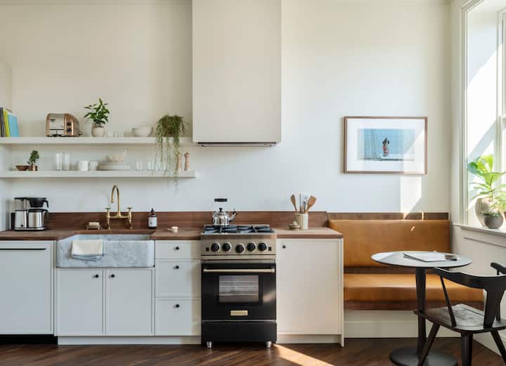 Luxury One Bedroom Deluxe Suite - Charleston, SC