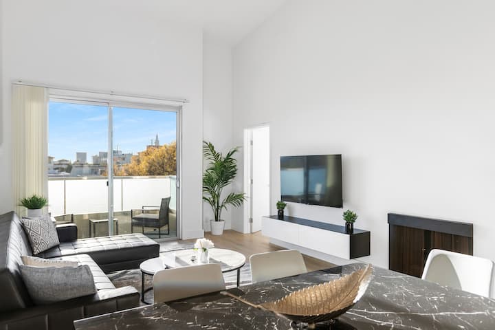 T306- Beautiful Top Floor 4 Beds 2 Baths + Parking - Brentwood - Los Angeles