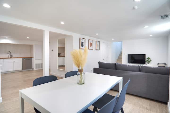 Clean Minimalist Apartment Close To Hospital - Greeley, CO